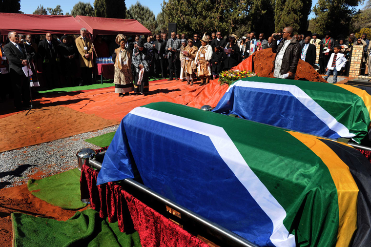 The Body Snatchers: Colonial Museum Collecting as Violence and ...